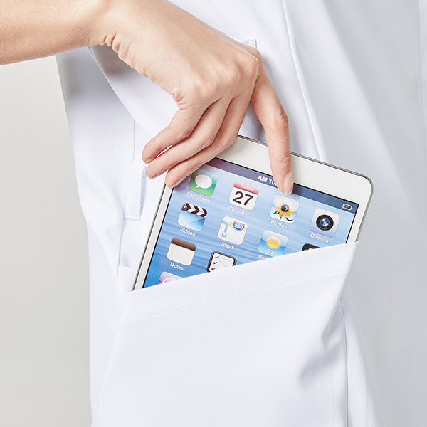 【FOLK/フォーク-7060SC-1】メンズジップスクラブ（ホワイト×ダークネイビー）【ノンPUストレッチ・ネオα】 [医療白衣ユニフォーム.com]