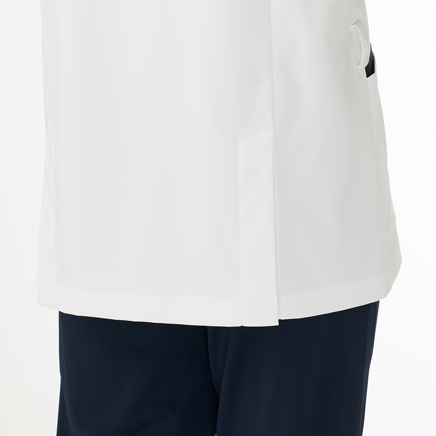 【KAZEN/カゼン-KZN701-11】メンズスクラブジャケット半袖（ホワイト×シャンビーブルー）【コンフォートストレッチツイル】 [医療白衣ユニフォーム.com]